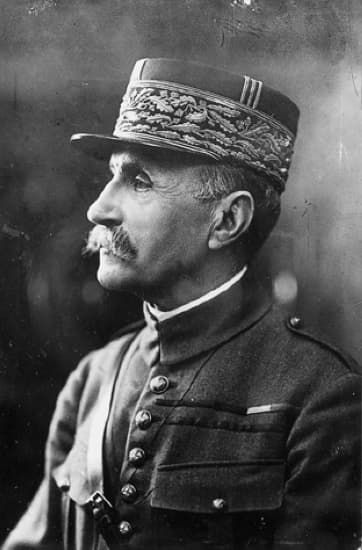 Isserson face aux analyses de Moltke et de Clausewitz - Clio Texte